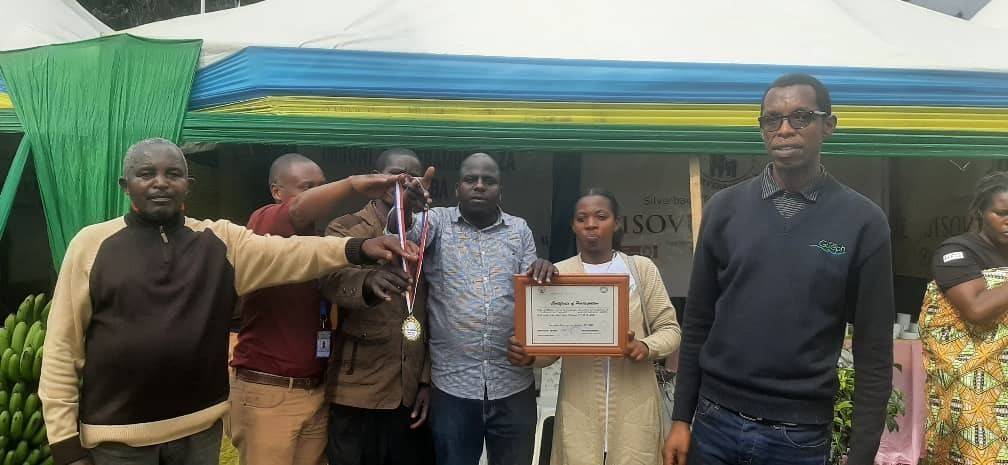 SEAD West beneficiary G.S. Gisovu entered exhibition with tomatoes ...